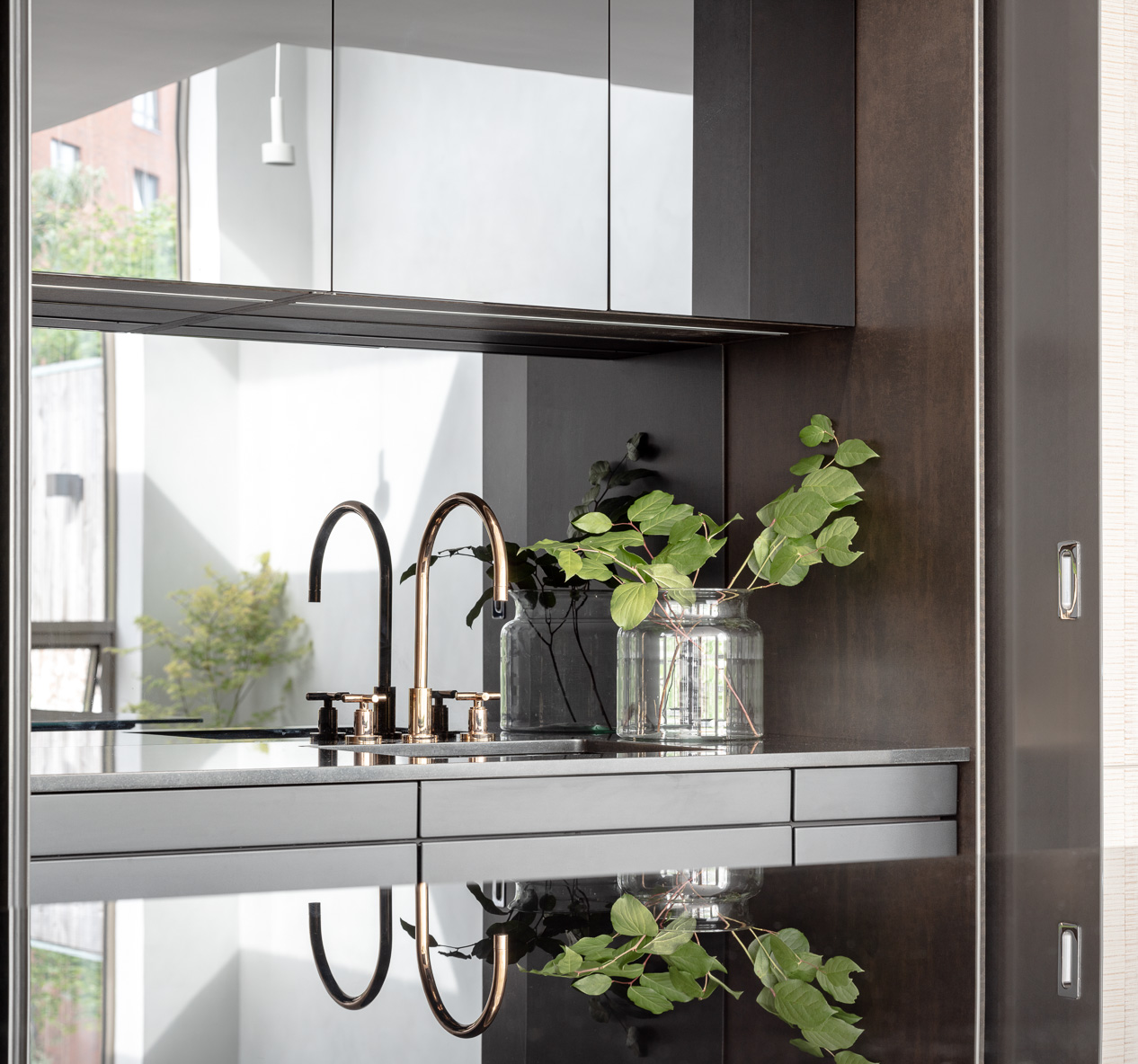 CONTEMPORARY – Porter & Jones