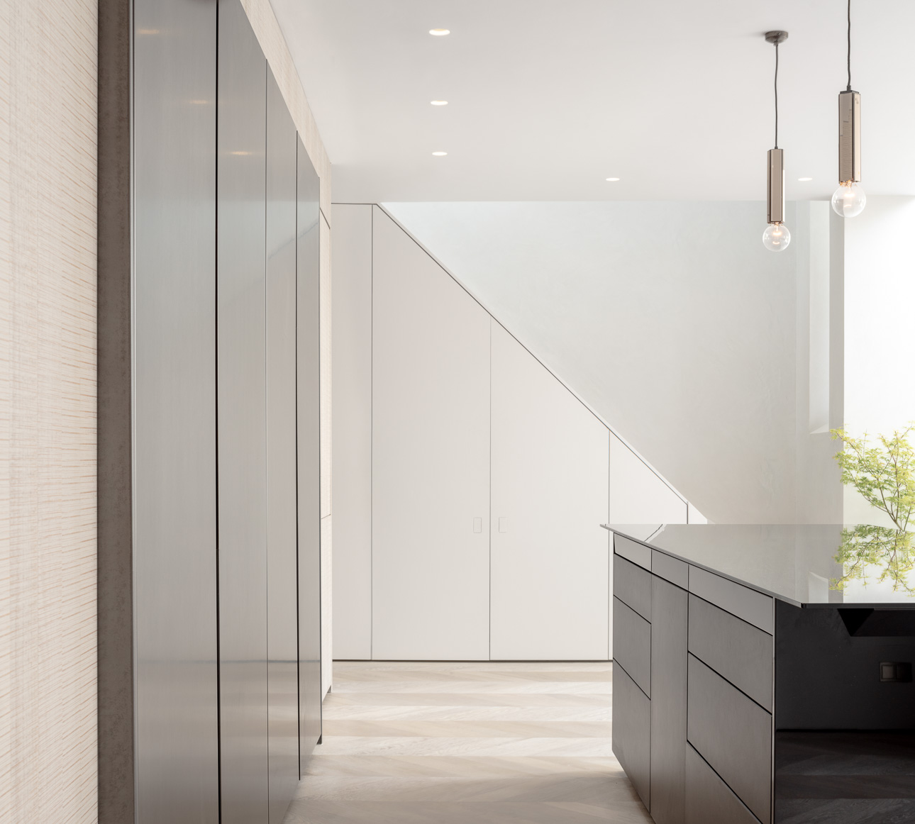 CONTEMPORARY – Porter & Jones